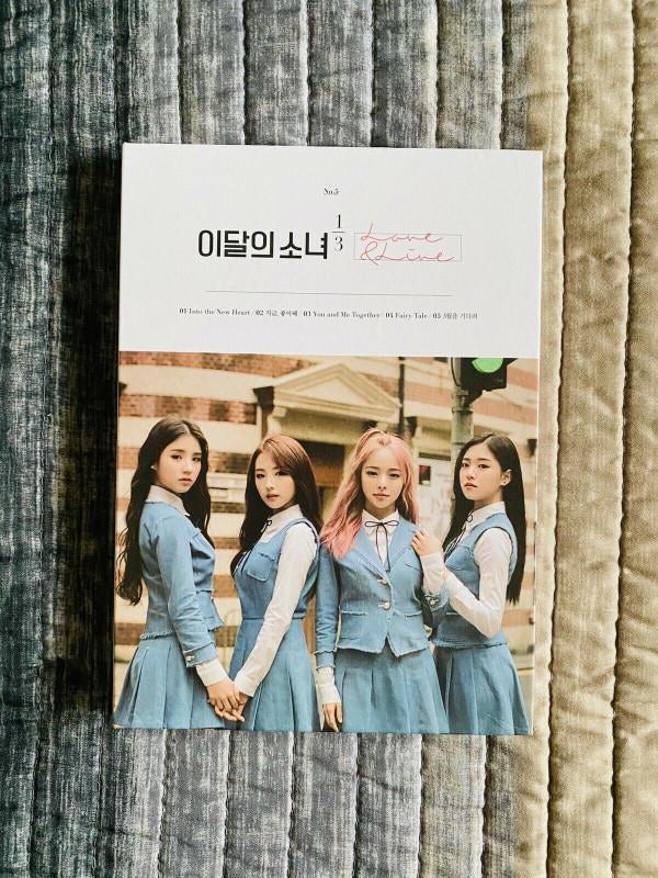 LOONA LOVE & LIVE (1ST MINI ALBUM) CD