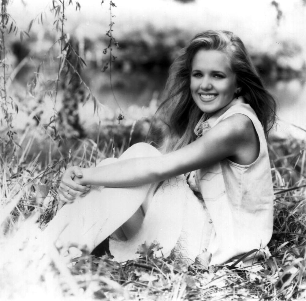 Amie Comeaux Store: Official Merch & Vinyl