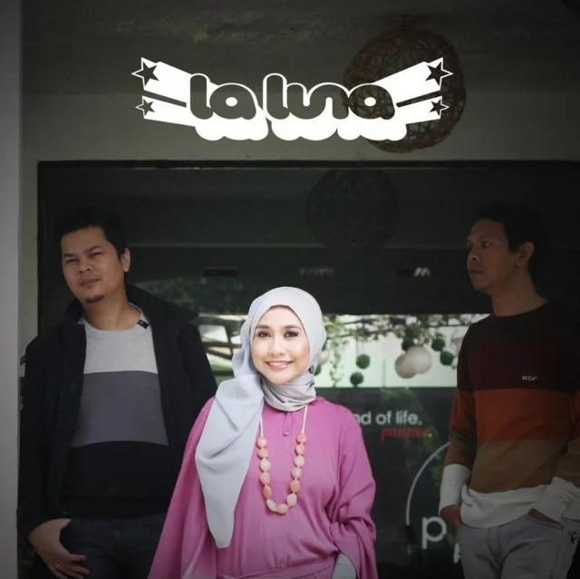 La Luna Store: Official Merch & Vinyl