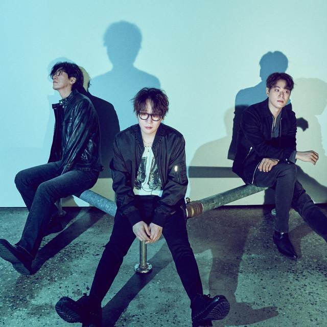 NELL MOMENTS IN BETWEEN CD