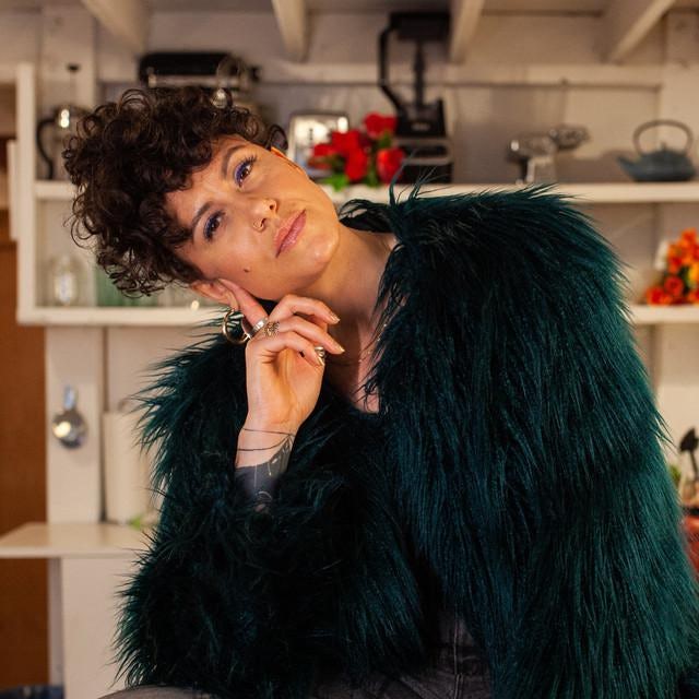 the della kit Shirts, the della kit Merch, the della kit Hoodies, the ...