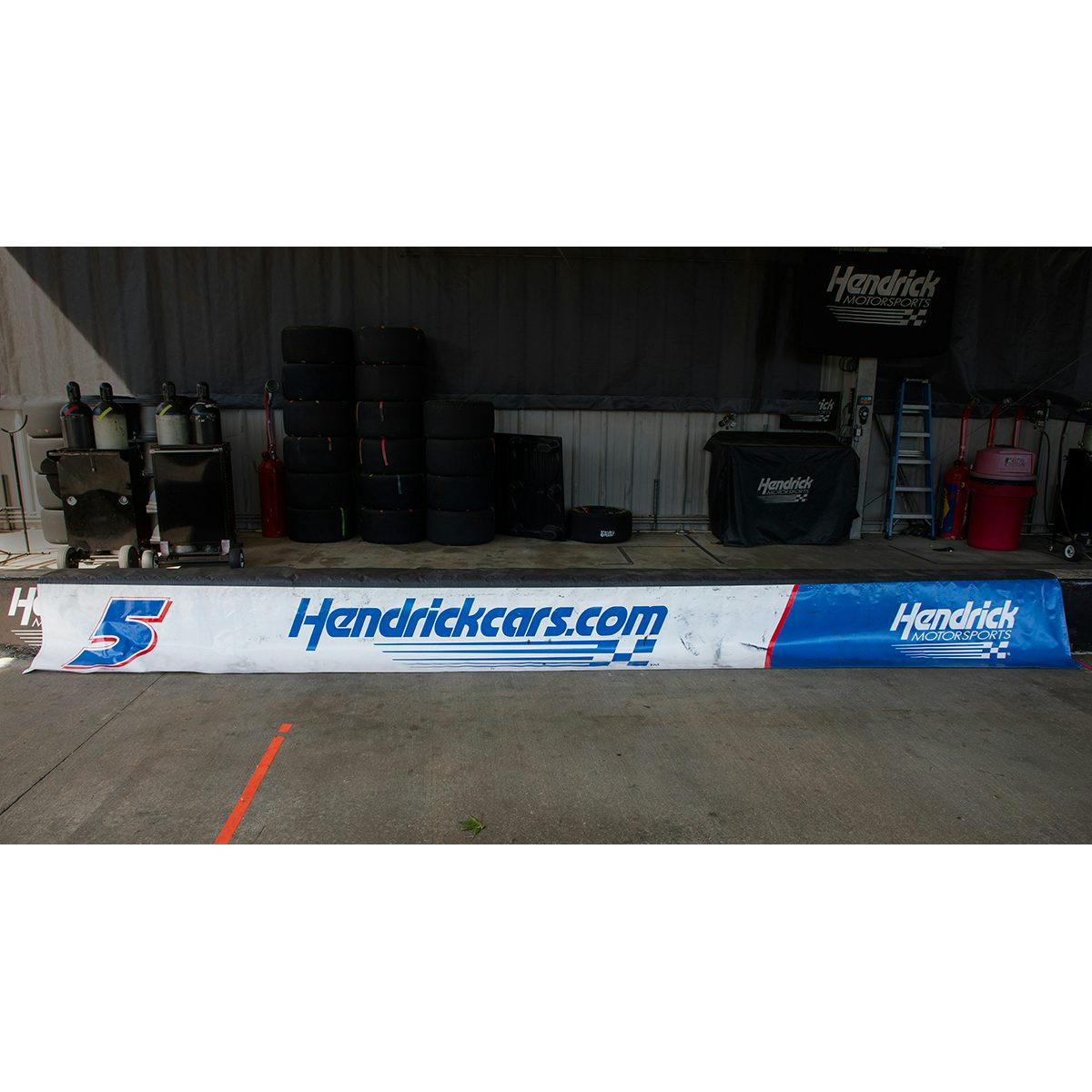 Hendrick Motorsports 2022 Kyle Larson #5 HendrickCars.com Pit Wall Banner